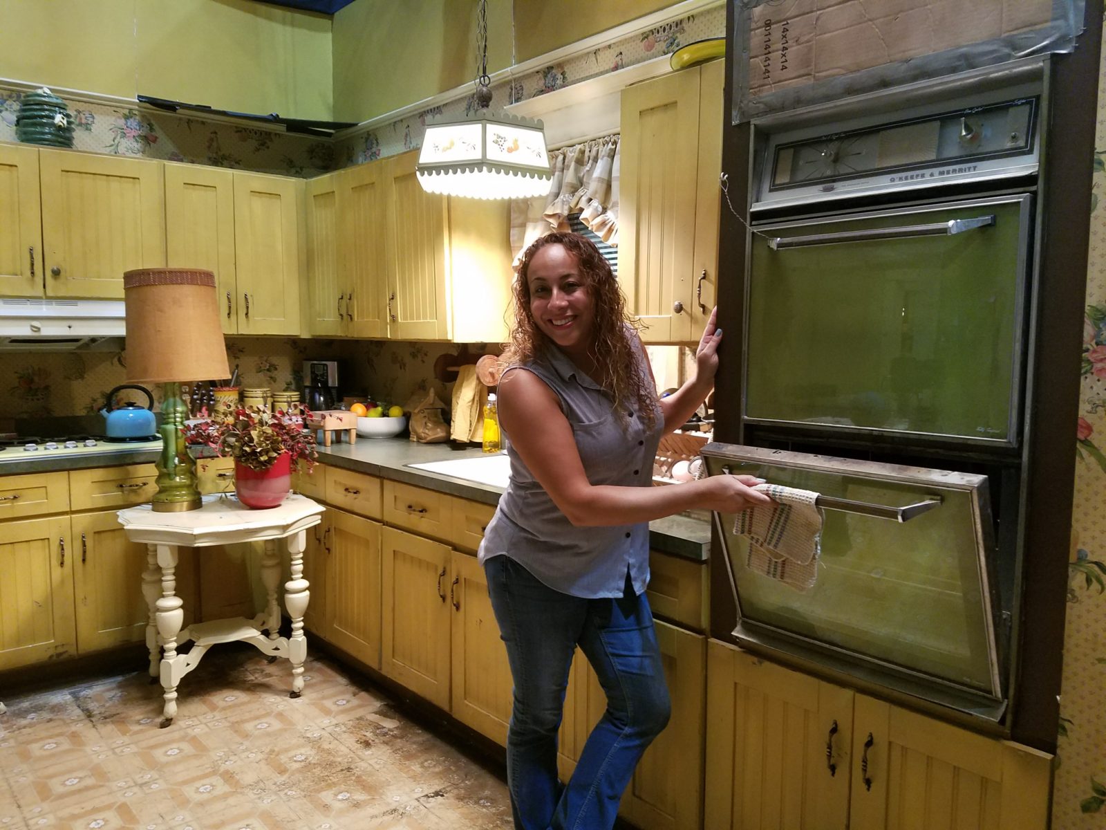 leanette-fernandez-on-the-speechless-set-kitchen - Funtastic Life